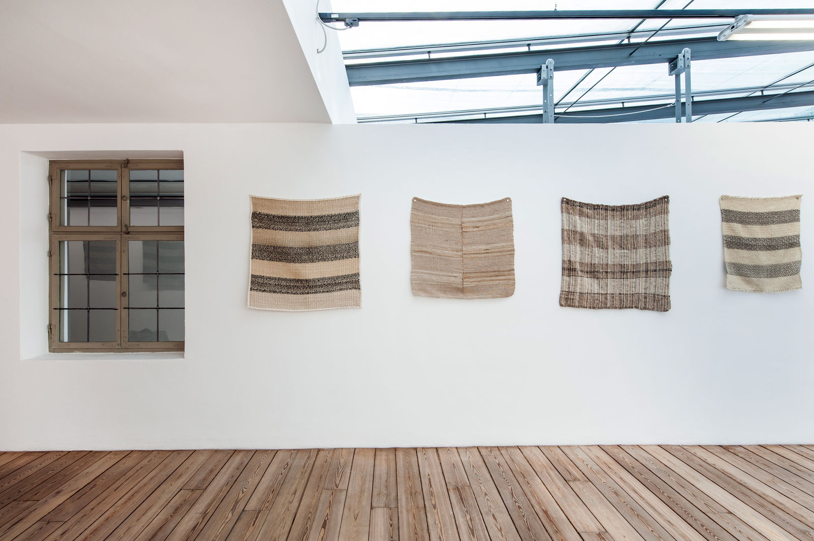 HELEN MIRRA Walking, weaving - Preview